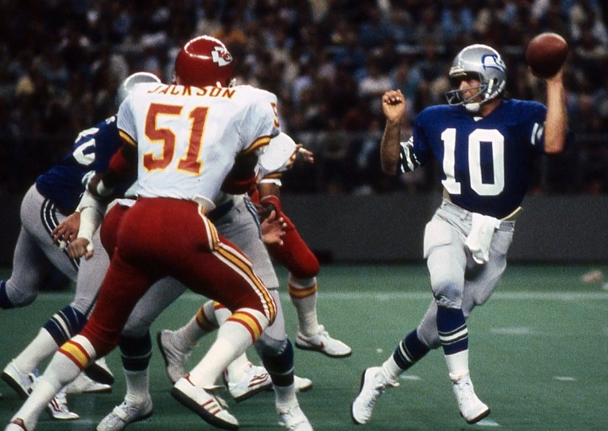 Left Handers Day: Ranking all 22 left-handed Quarterbacks in NFL History