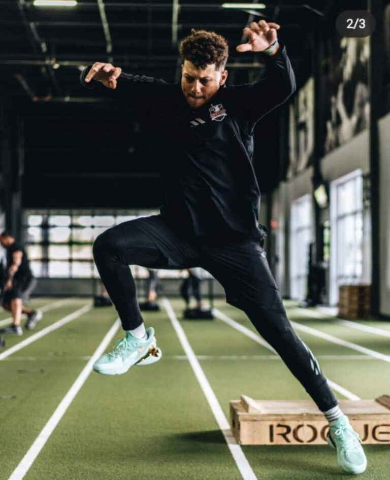 Watch: Patrick Mahomes' foot rehab begins as the boot comes off (1 min.)