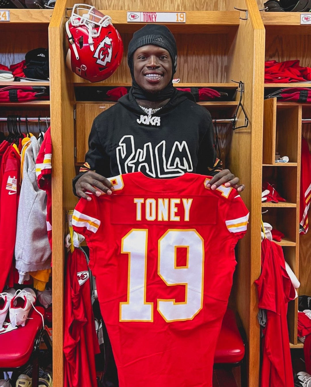 LOOK: Kadarius Toney stands at his locker while holding his jersey