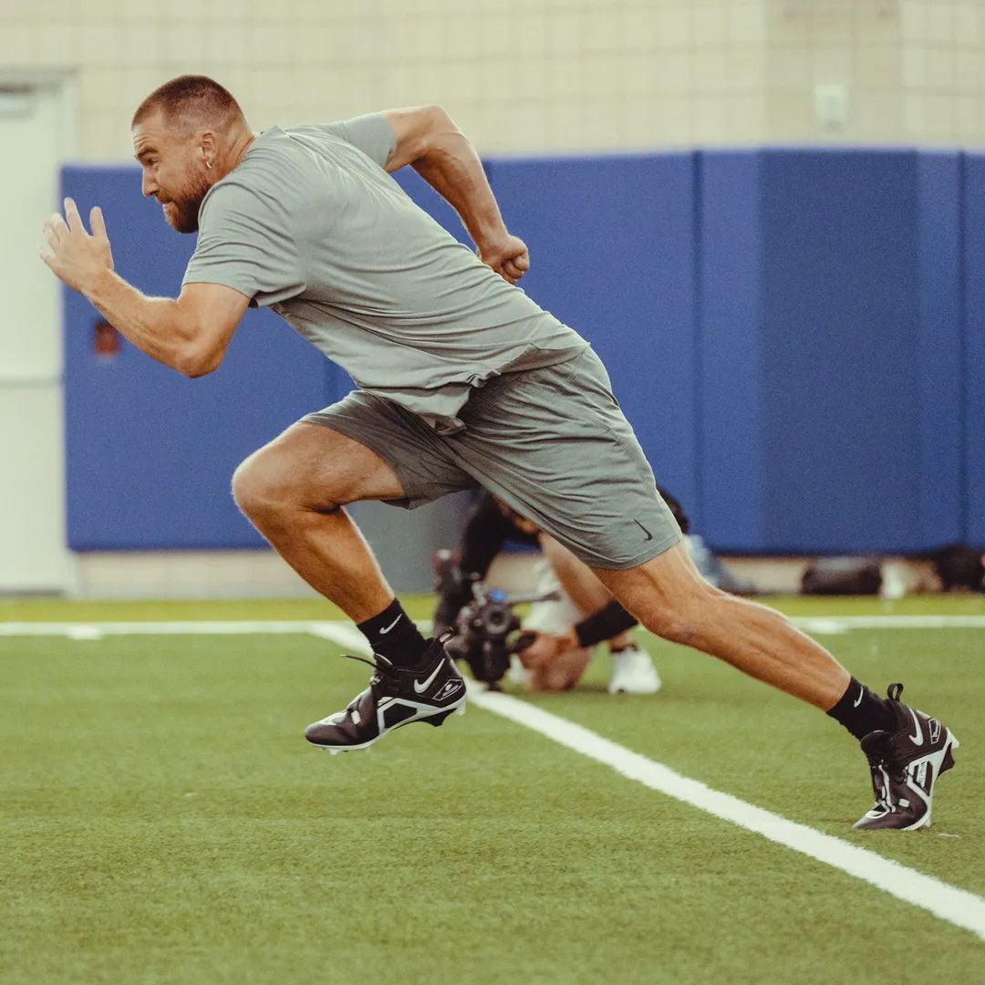 WATCH: Patrick & Travis are working with the boys (video & 20 pics)