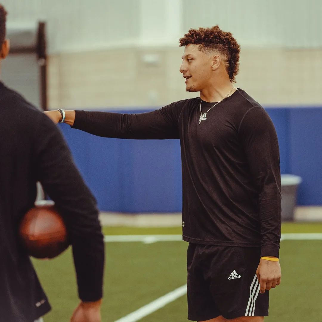 WATCH: Patrick & Travis are working with the boys (video & 20 pics)