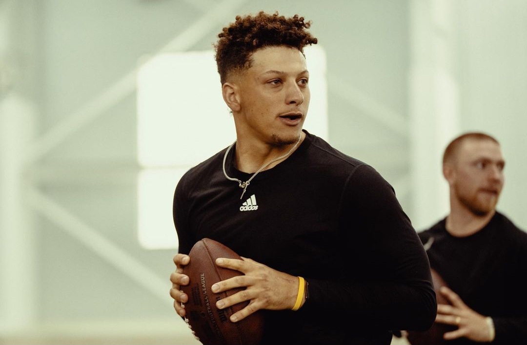 WATCH: Patrick & Travis are working with the boys (video & 20 pics)