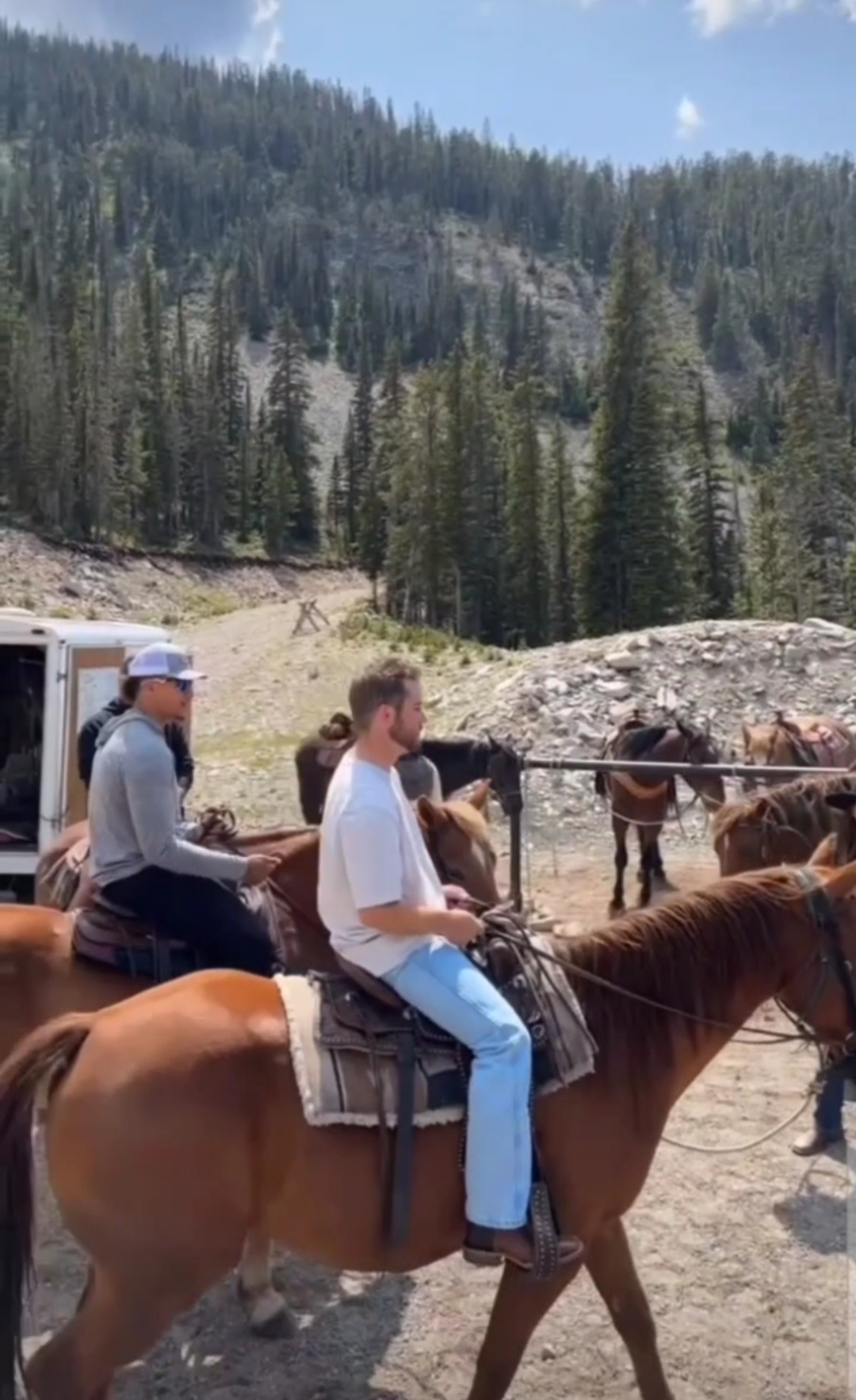 Mahomes on the range: riding horses, playing in the fields, & lifts